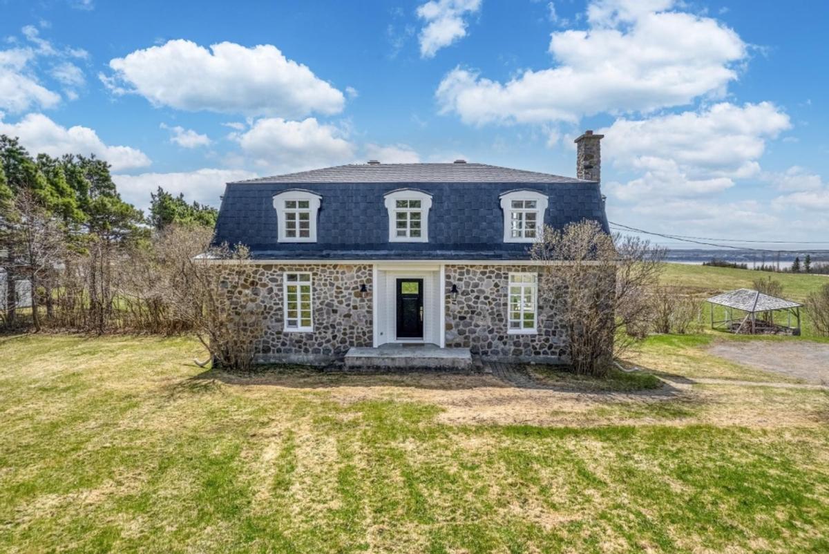 Cette superbe demeure entièrement rénovée ne se visite pas, elle se ...