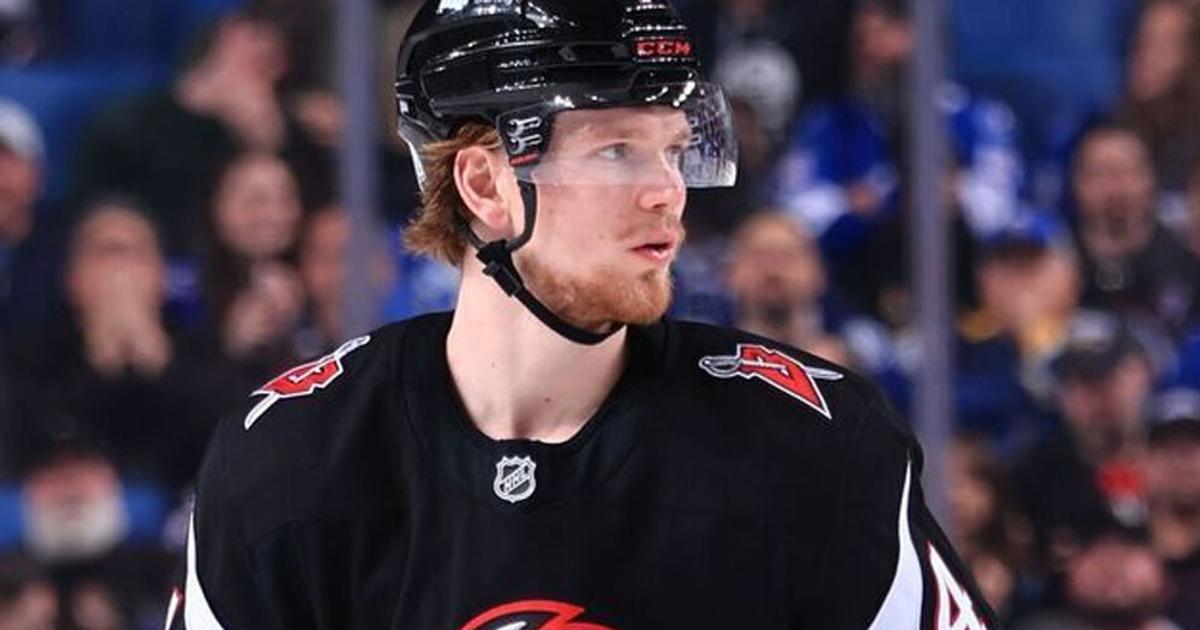 Les Blackhawks échangent le 4e choix total dans une méga transaction ...
