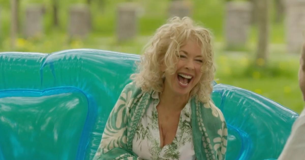 Joe Bocan dévoile à Sucré Salé qu'elle est devenue grand-mère pour la ...