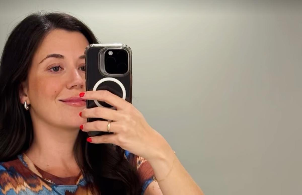 Catherine Fournier rayonne sur une rare photo de grossesse - Monde de Stars