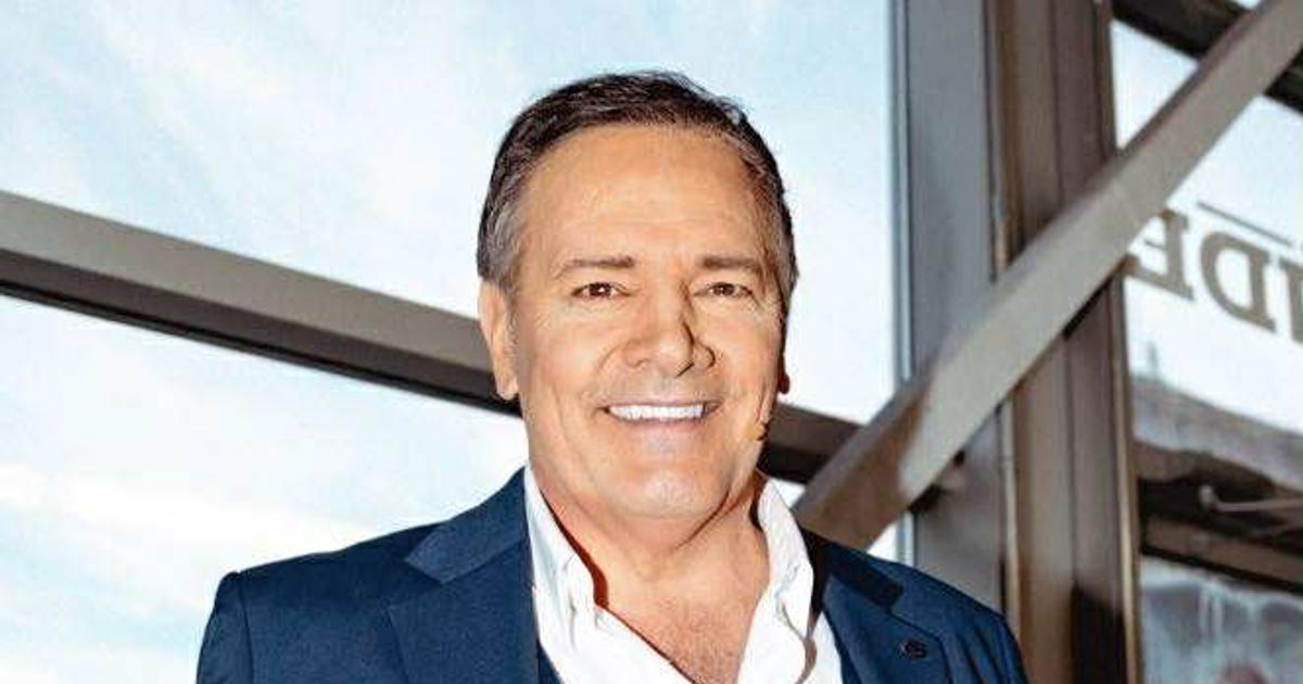 «En direct de l'univers»: Mario Pelchat craque complètement avec le numéro de son amoureuse ...