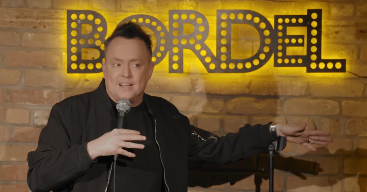 Mike Ward franchit un cap historique dans sa carrière! - Monde de Stars